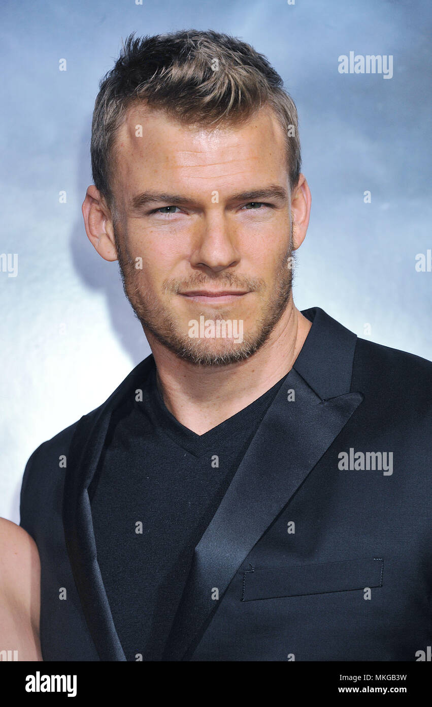 Alan Ritchson: From Model to Hollywood Star - Info Petite Nation